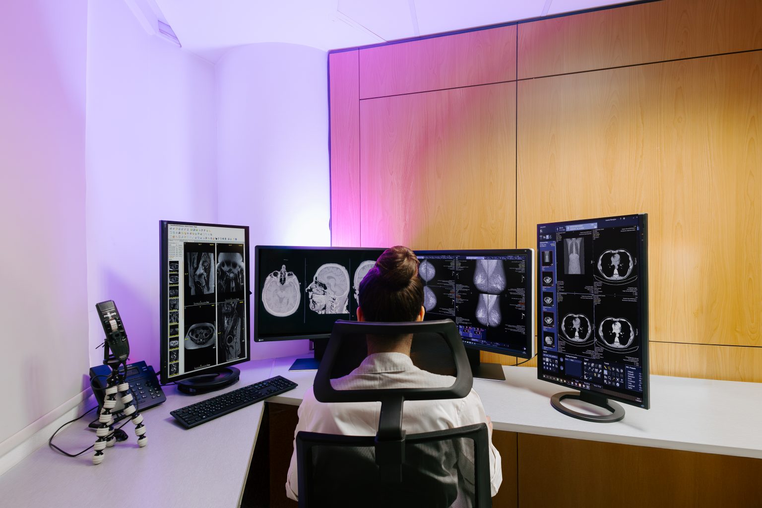 Case Study ΙΑΤΡΟΠΟΛΙΣ: Από την Πρωτοπορία του 1986 στη Ψηφιακή Ιατρική του Σήμερα - EIZO Hellas